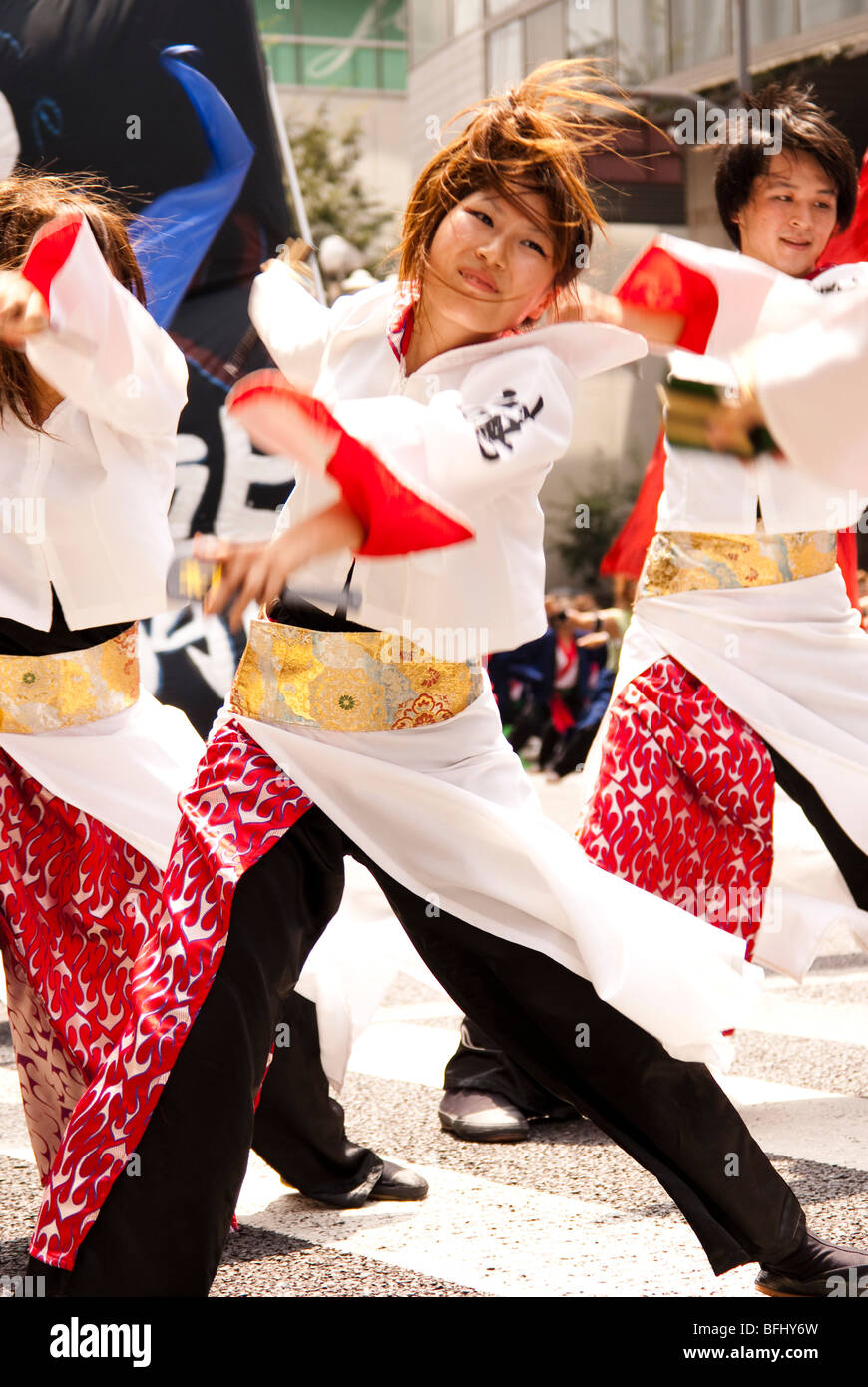 Japanese girls dancing hi-res stock photography and images - Alamy