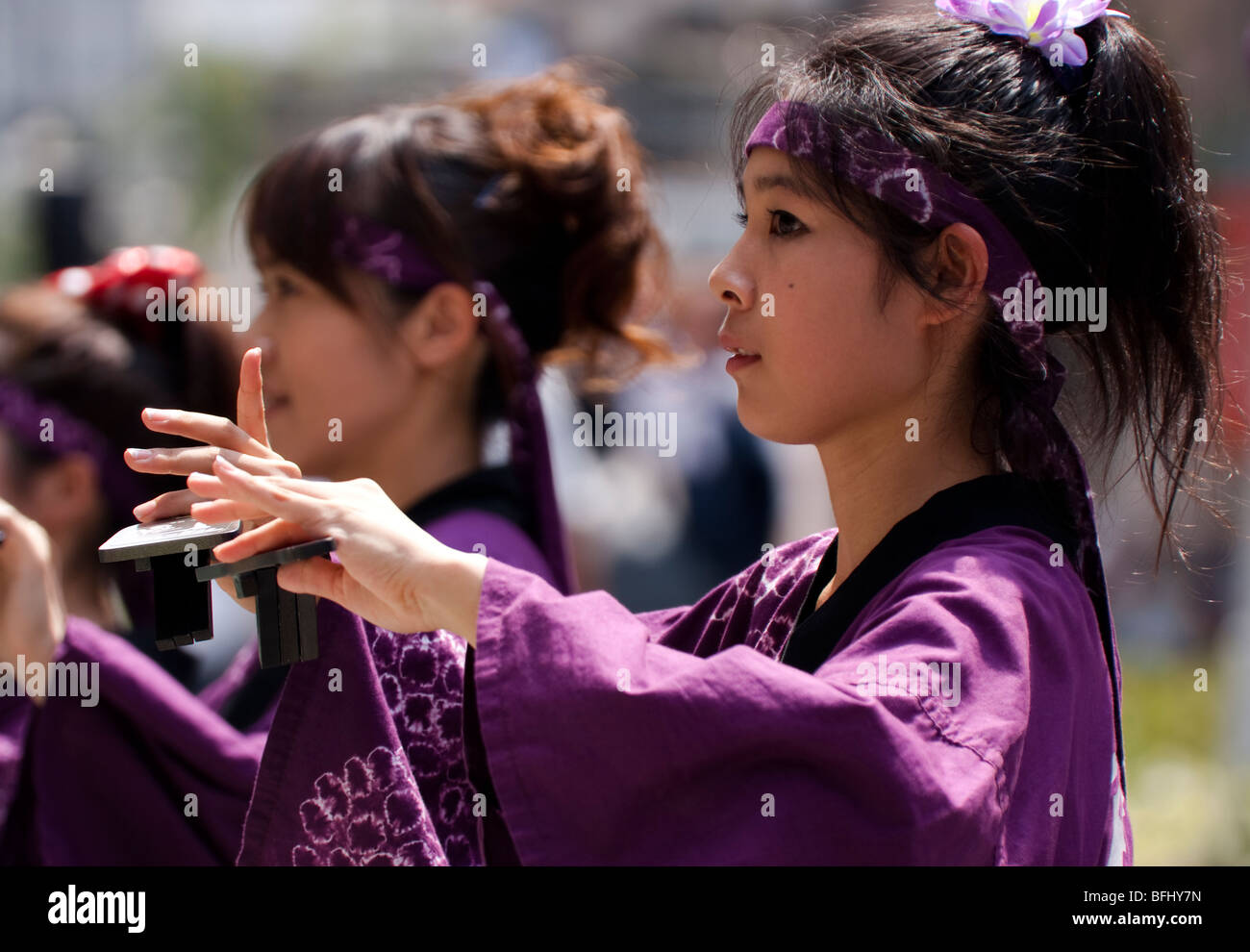 Japanese girls dancing hi-res stock photography and images - Alamy