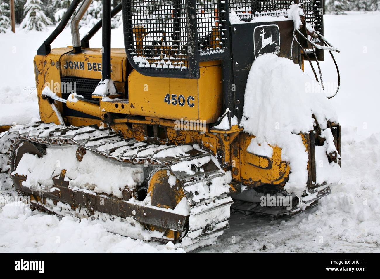 John Deere 450 C Bulldozer in the snow Stock Photo - Alamy