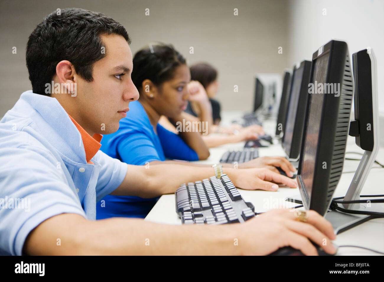 Computer lab hi hi-res stock photography and images - Alamy