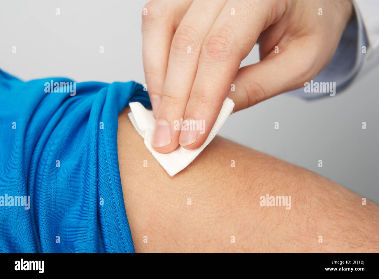 Disinfecting patient's arm Stock Photo - Alamy