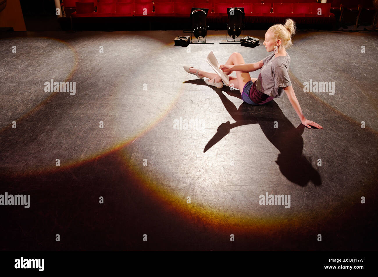 Shadow stage performer hi-res stock photography and images - Alamy