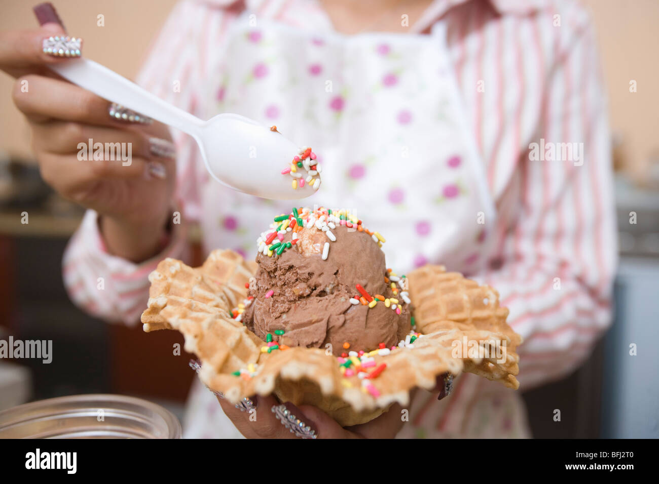 Young woman preparing ice cream Stock Photo - Alamy