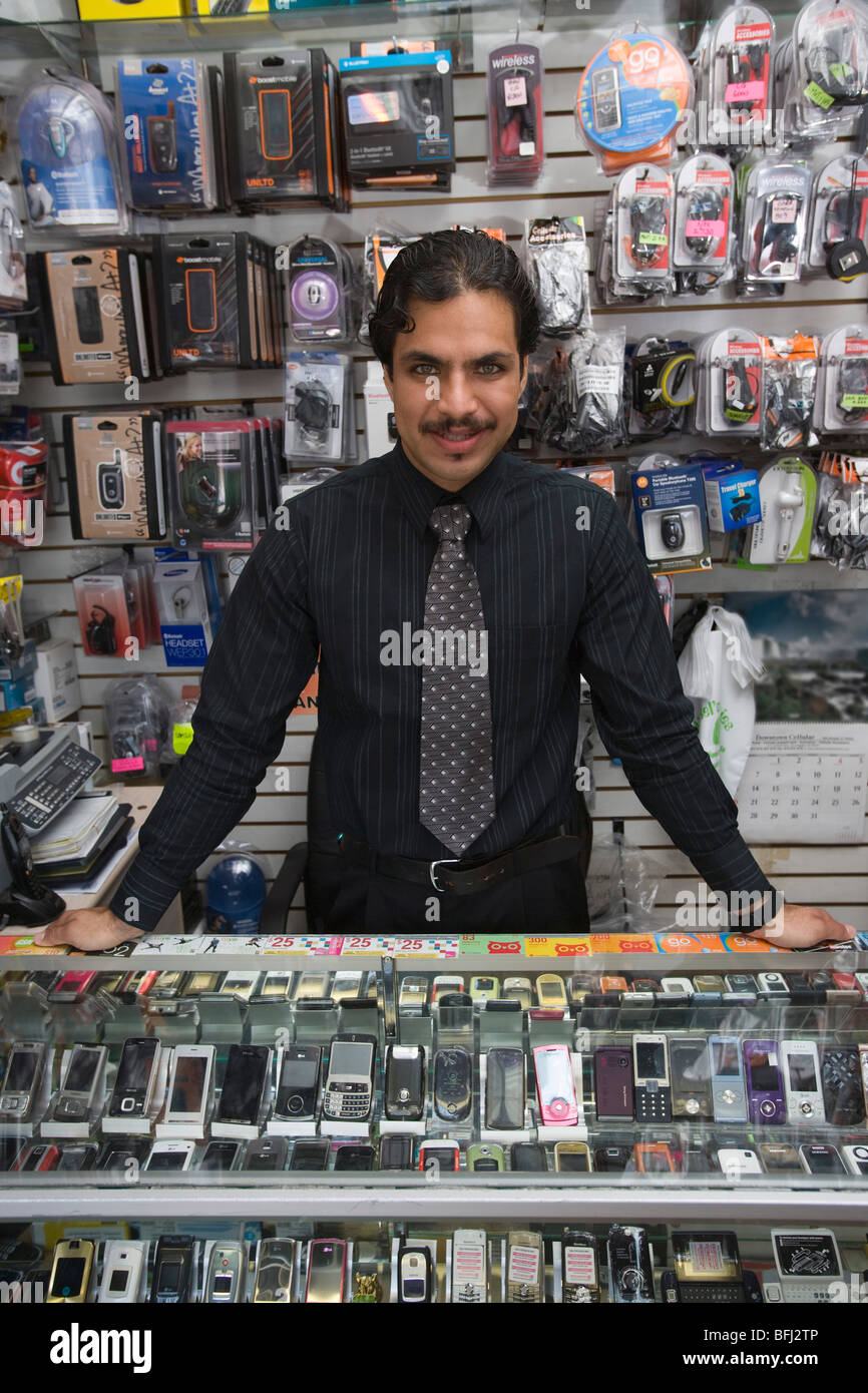 Mobile phone shop hi-res stock photography and images - Alamy