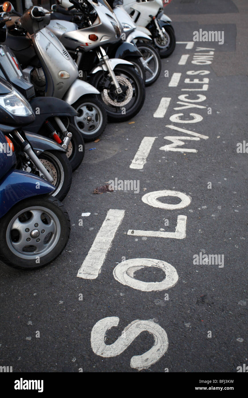 Motorcycles in line hi-res stock photography and images - Alamy