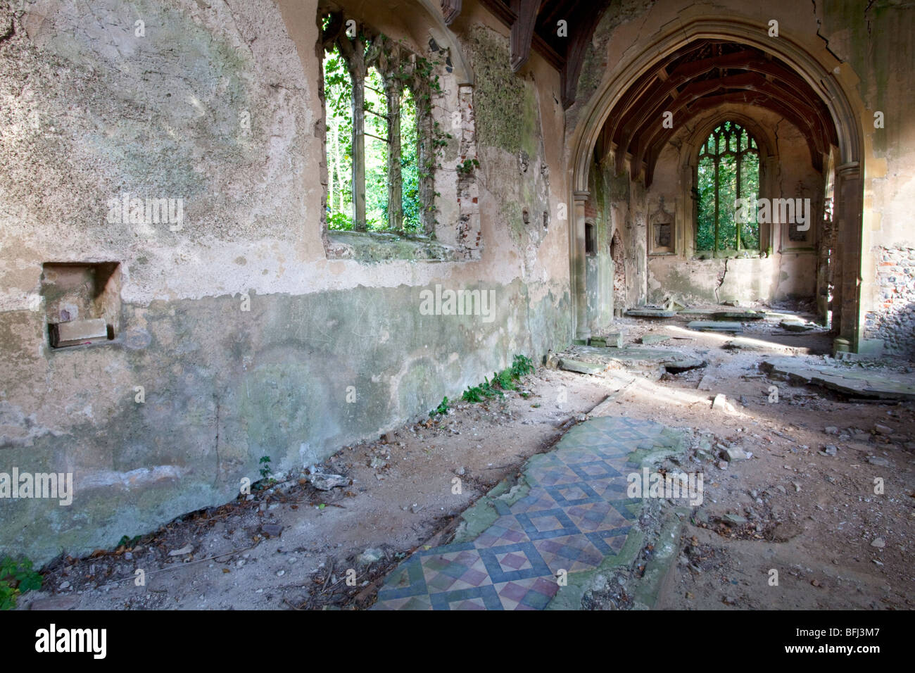 The derelict St. Peters Church at North Burlingham in Norfolk Stock ...