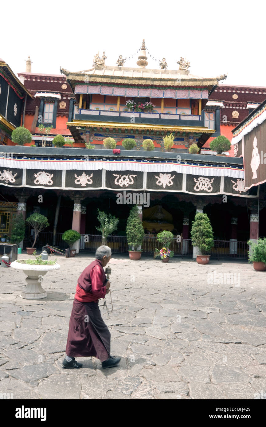 buddhist pilgrim with prayer wheel at the jokhang in lhasa Stock Photo ...