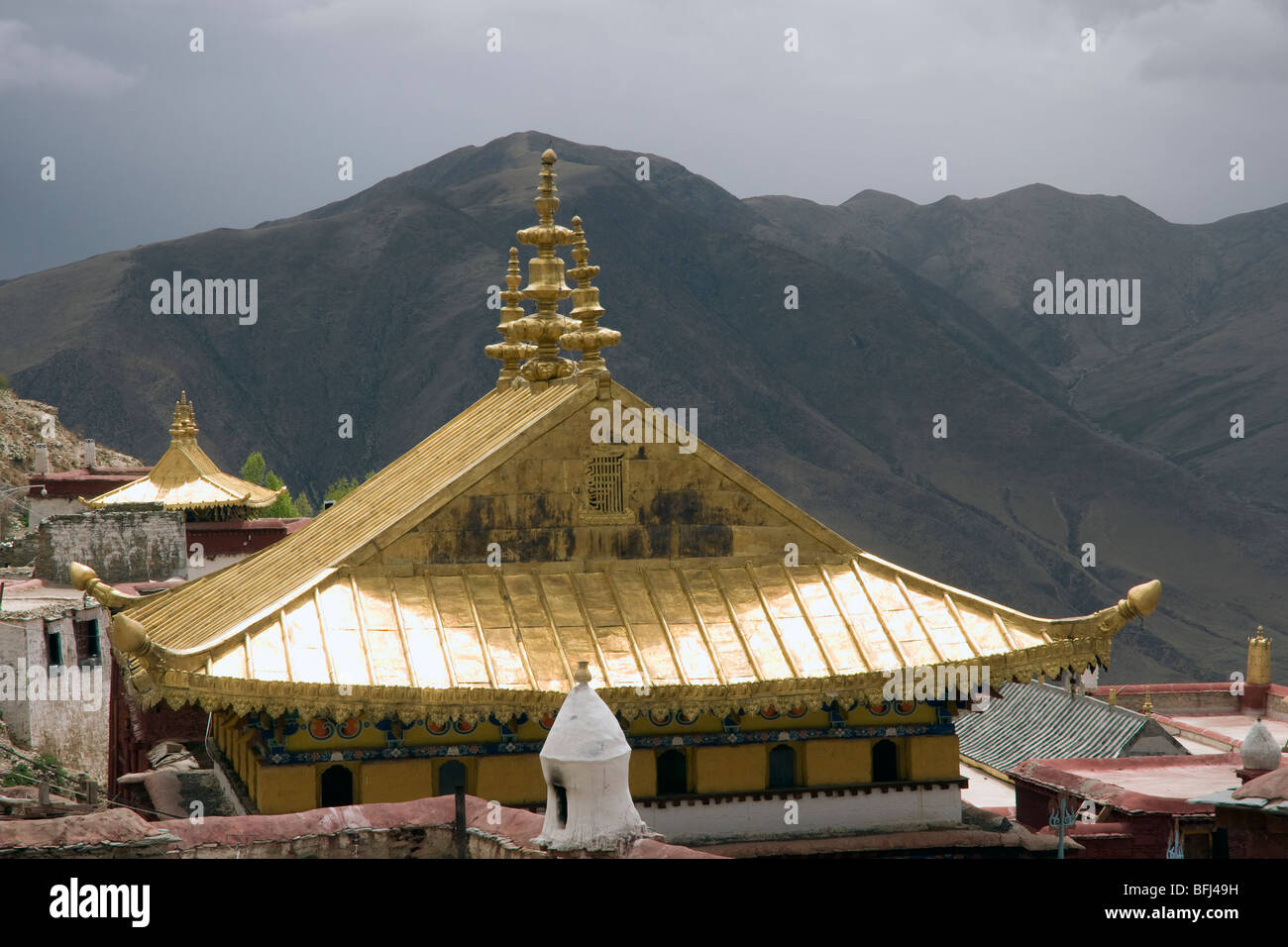 gold temple roofs and mountains at ganden monastery Stock Photo - Alamy