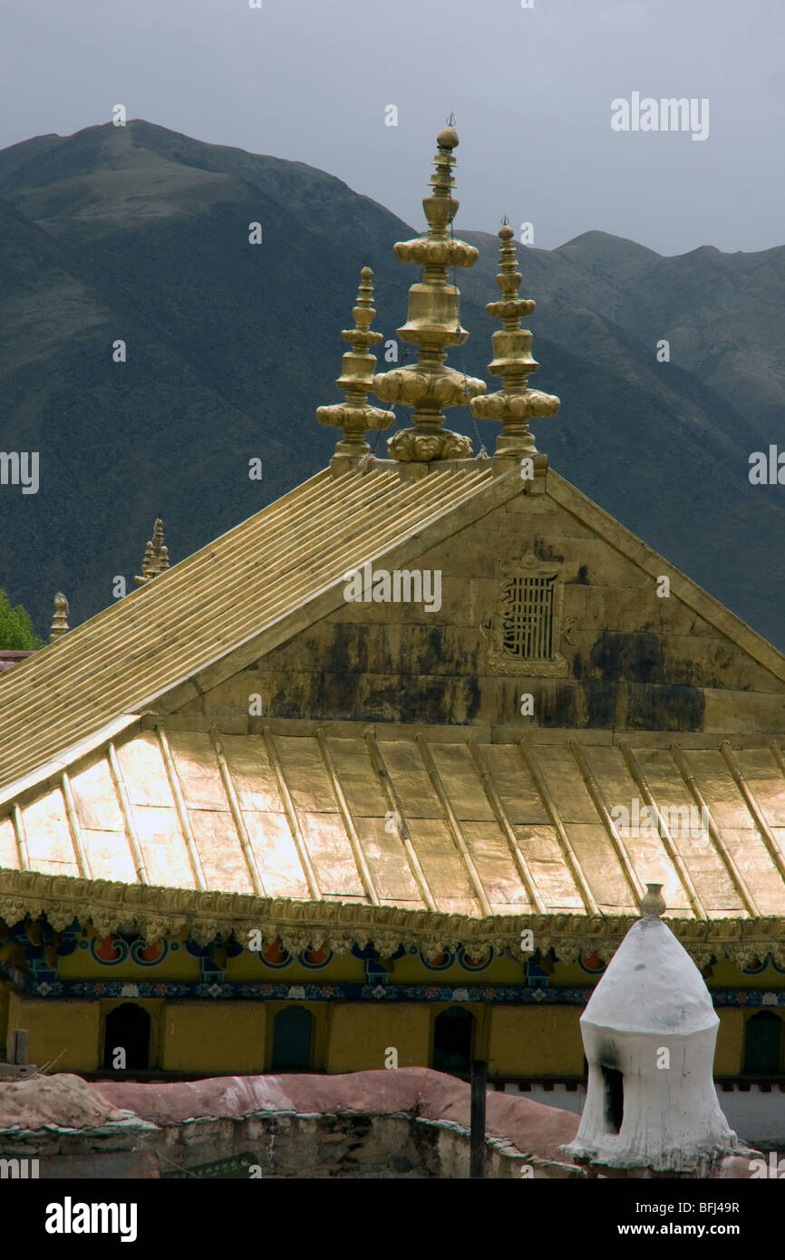 gold temple roof at ganden monastery Stock Photo - Alamy