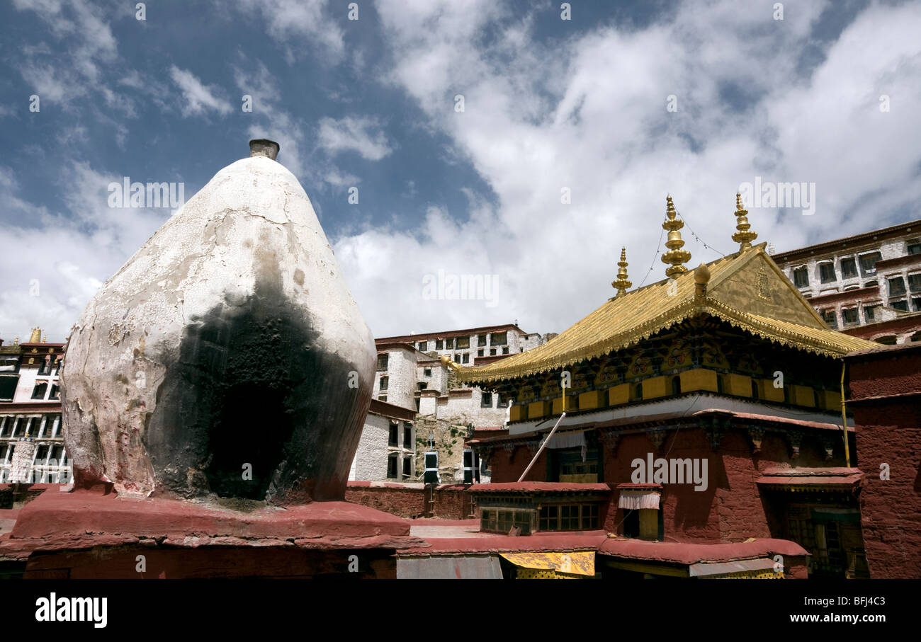 ganden gelugpa monastery with golden roofs and incense shrine Stock ...