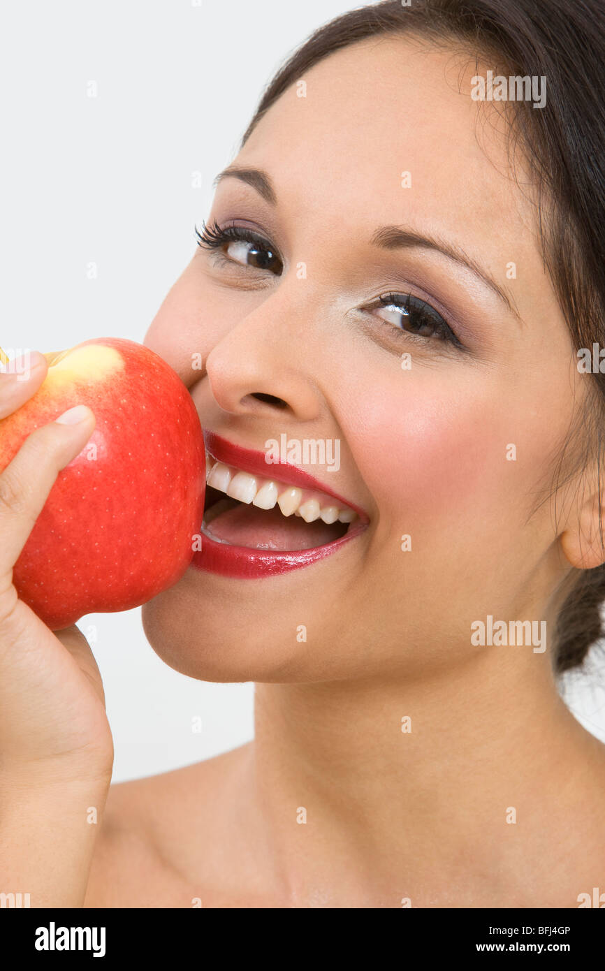 Woman eating apple Stock Photo - Alamy