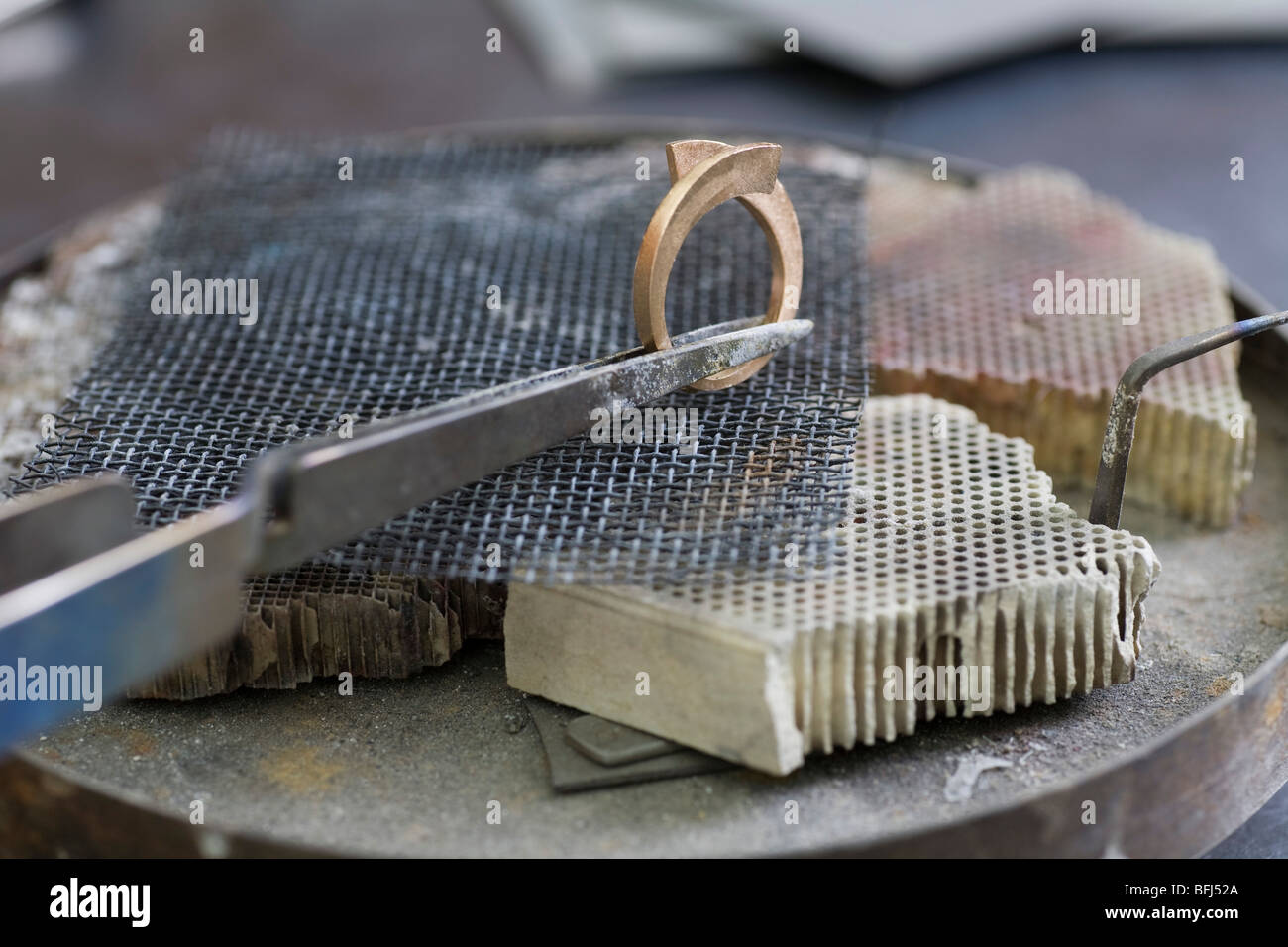 Jewellery making, hand crafting a metal ring Stock Photo - Alamy