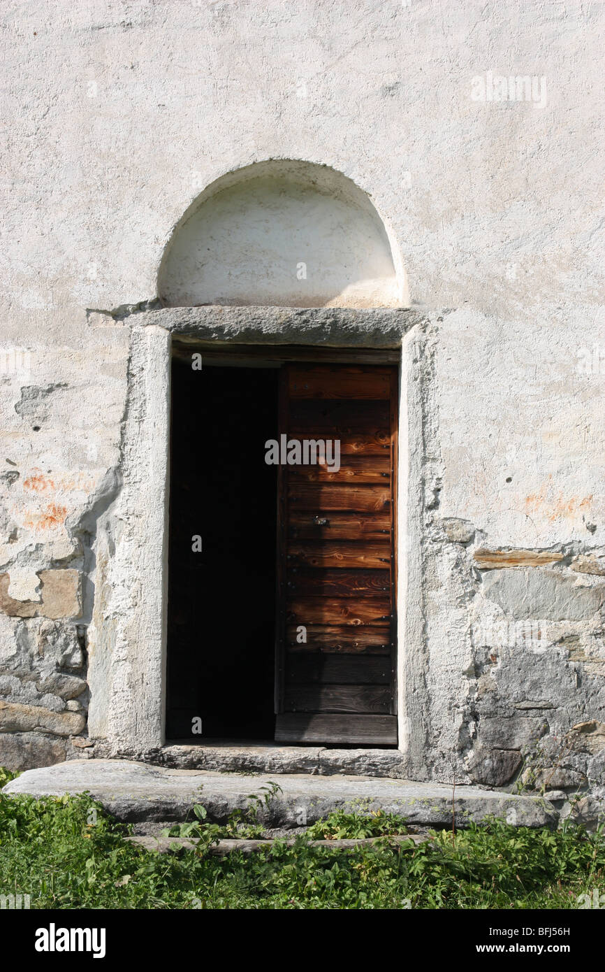 Ancient door open hi-res stock photography and images - Alamy