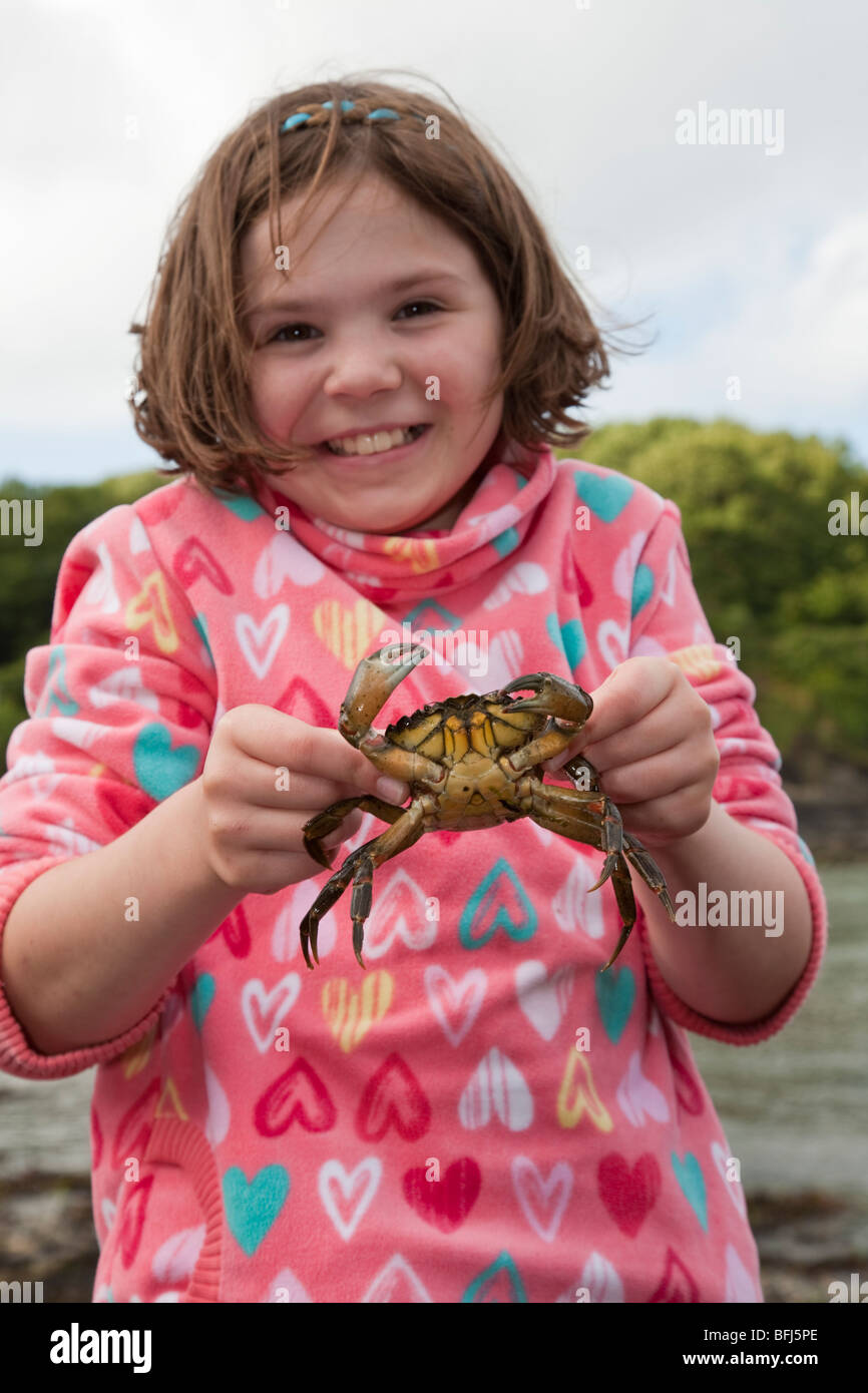 Crabbing girl looking at caught crab hi-res stock photography and ...