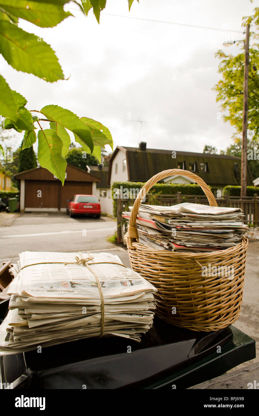 Throwing a newspaper hi-res stock photography and images - Alamy