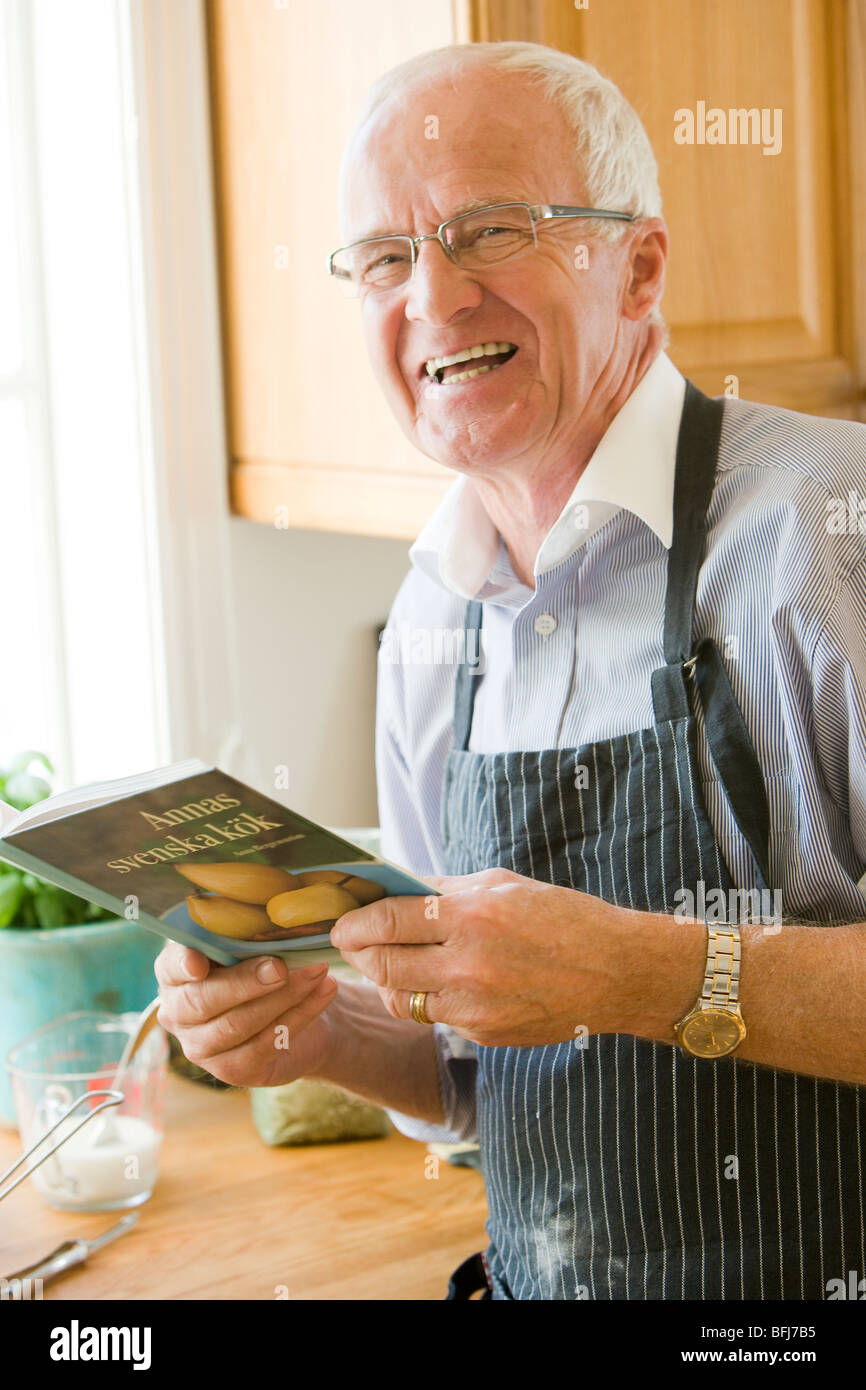 Man baking cookbook hi-res stock photography and images - Alamy
