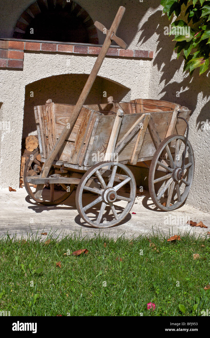 Handcart Stock Photos & Handcart Stock Images - Alamy