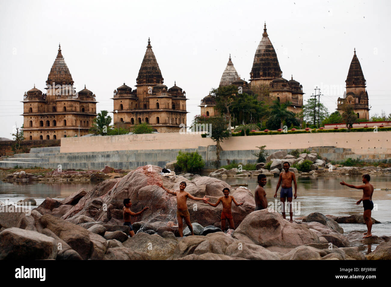 Orchha temples hi-res stock photography and images - Alamy