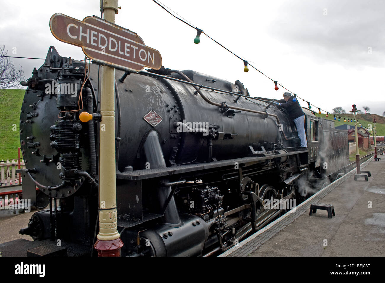 Lima USATC locomotive No. 5197 being serviced by the driver Stock Photo ...