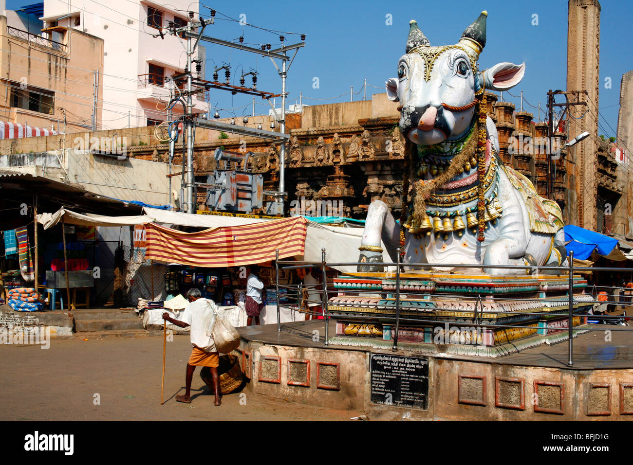 Holy cow statue hi-res stock photography and images - Alamy