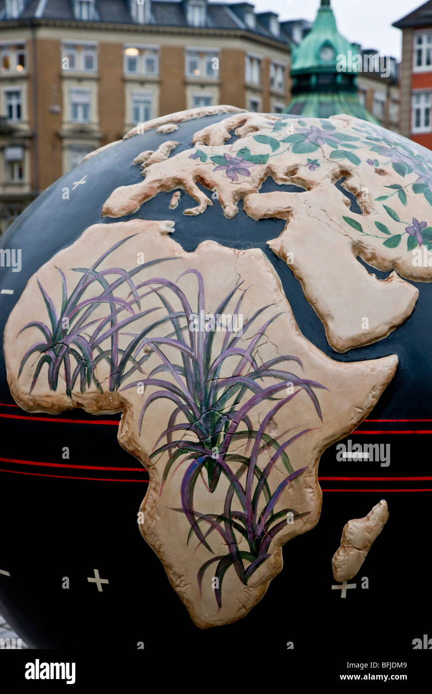 Globe art hi-res stock photography and images - Alamy