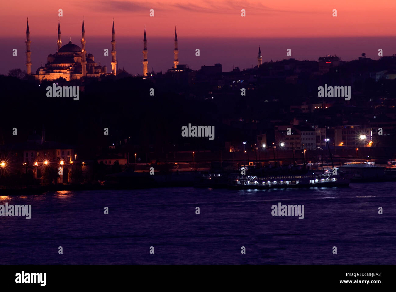 Istanbul silhouette hi-res stock photography and images - Alamy