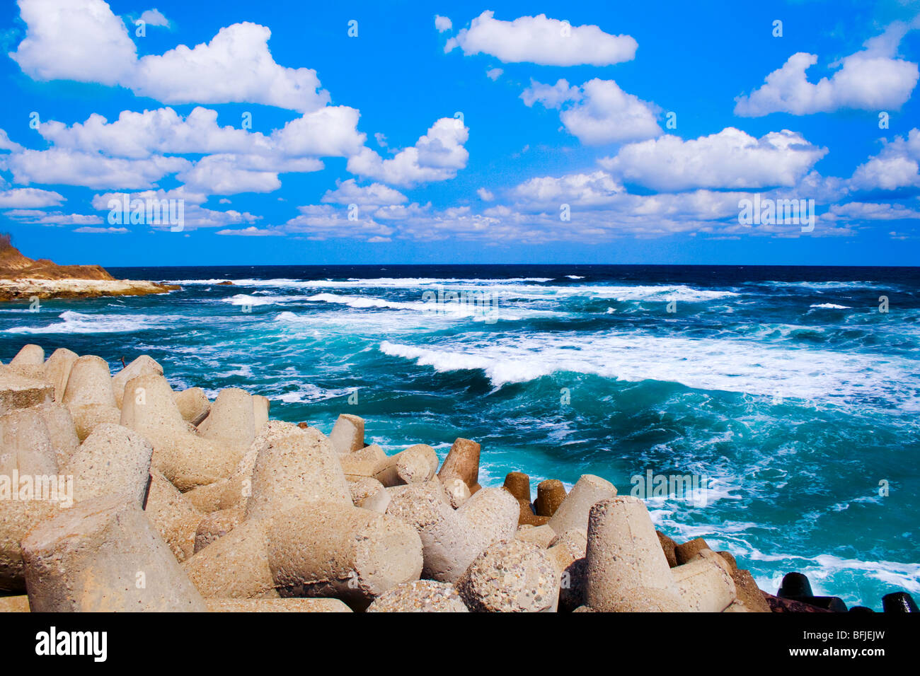 Landscape sea waves cloudy sky hi-res stock photography and images - Alamy