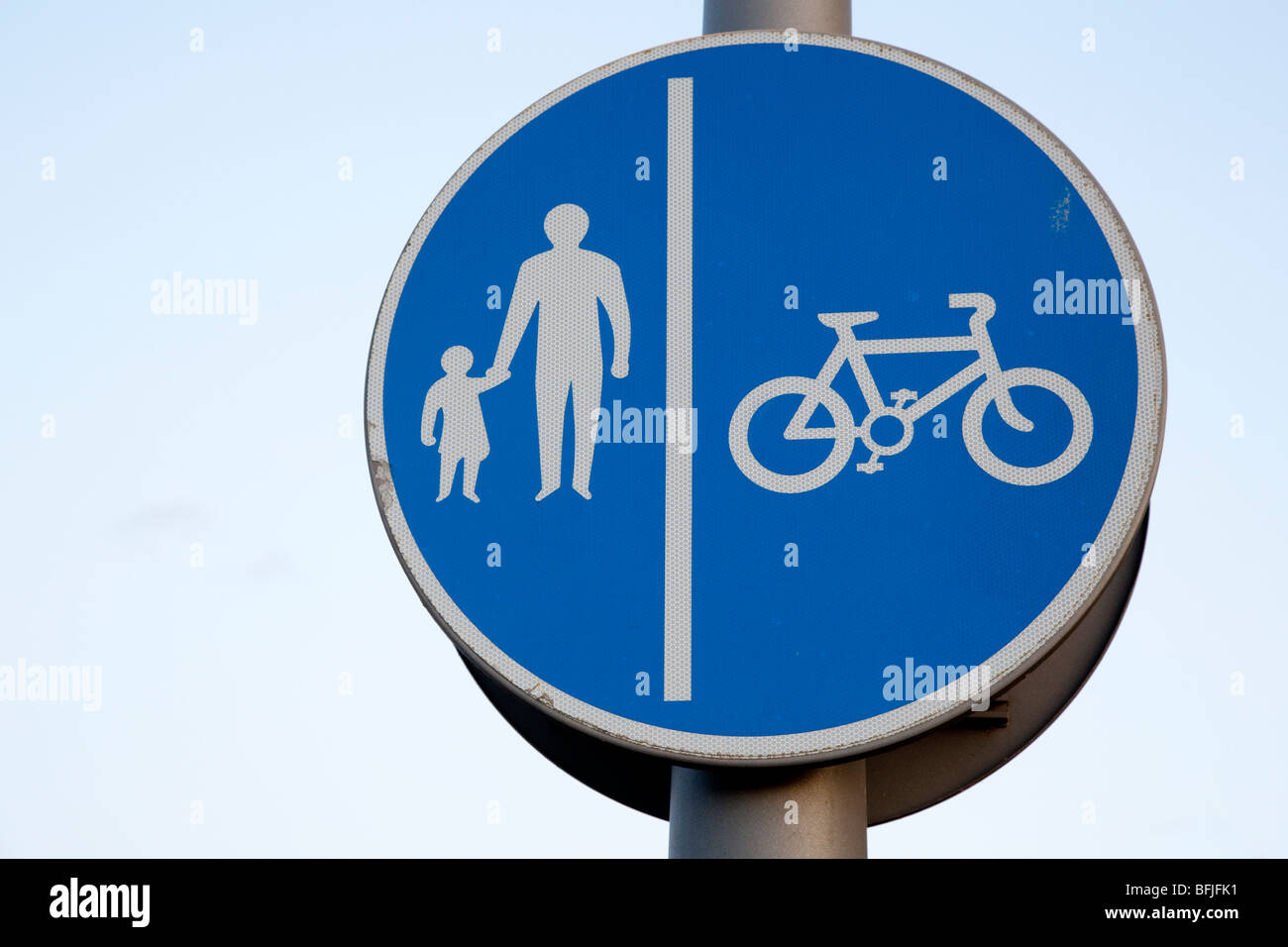 Sign indicating shared cycle and pedestrian pathway Stock Photo - Alamy