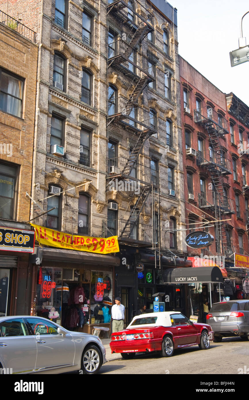 New York City , The Big Apple , typical Lower East Side , red brick ...