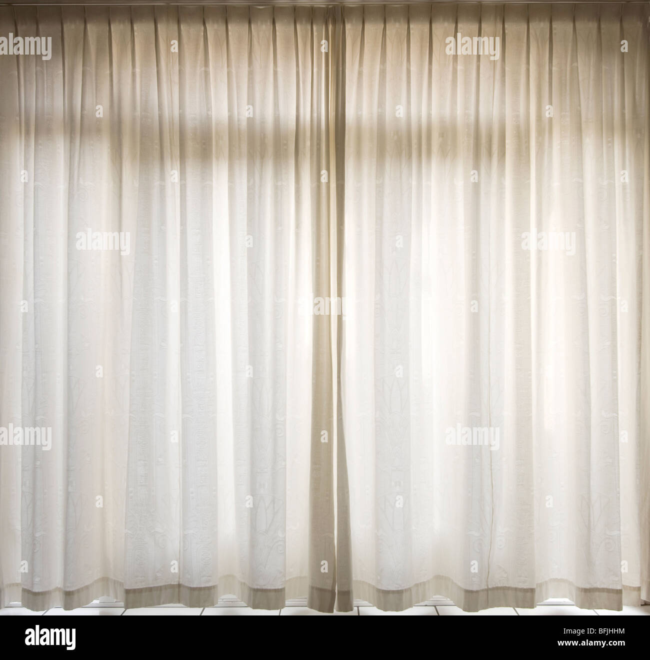 White drapes hi-res stock photography and images - Alamy