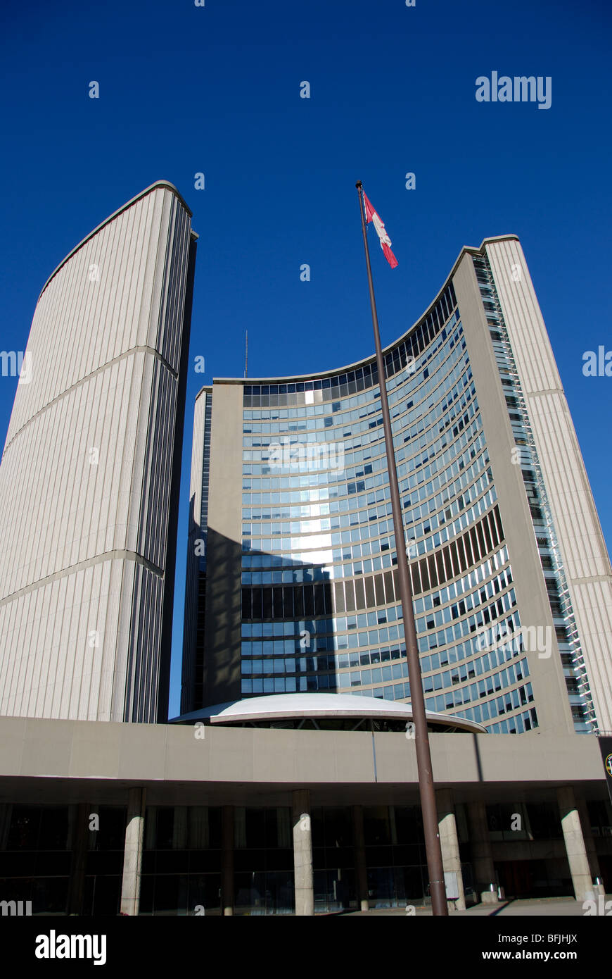 The unique curved architectural style of the Toronto City Hall building ...