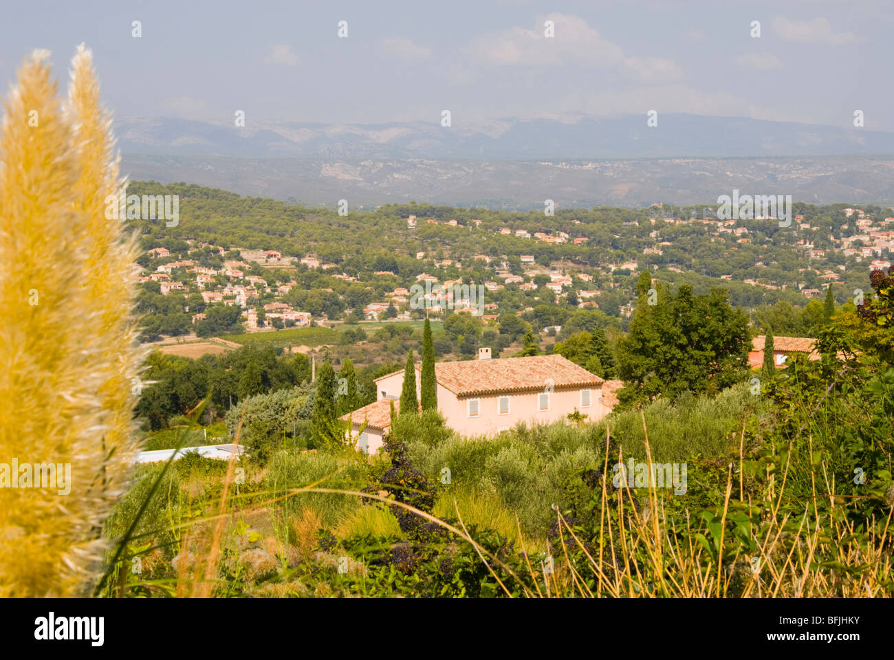 Var france house rural hi-res stock photography and images - Alamy