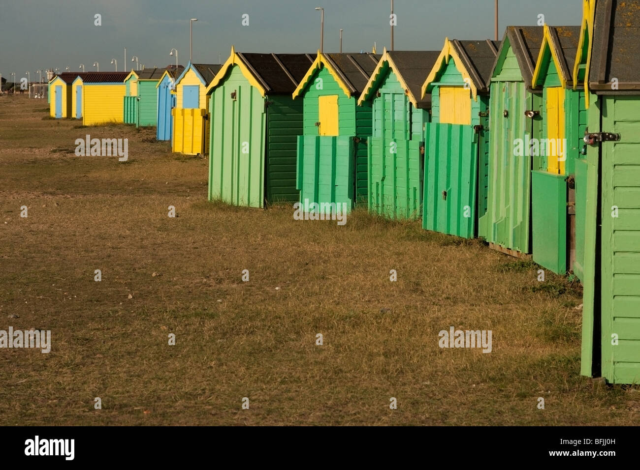 Coloured beach huts hi-res stock photography and images - Alamy