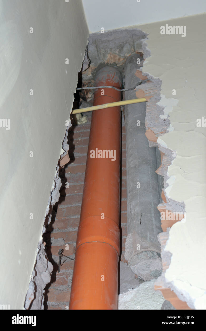 Vertical gutter in orange PVC and joint sealed with quick setting ...