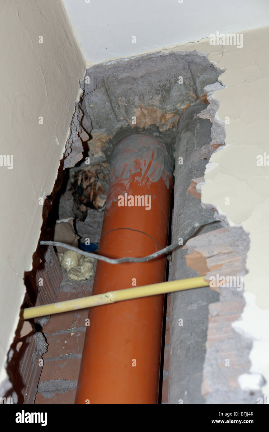 Vertical gutter in orange PVC and joint sealed with quick setting ...