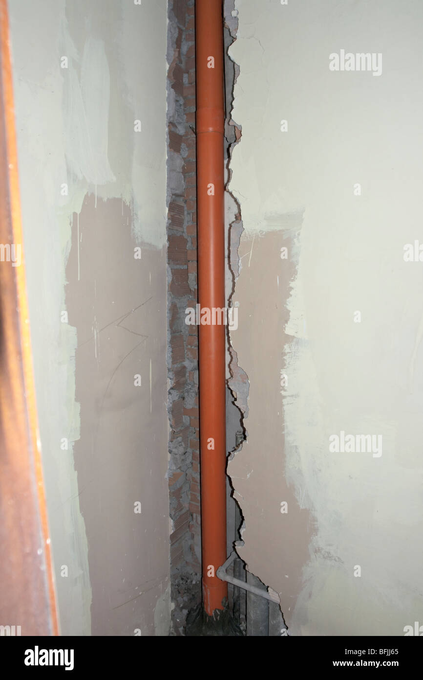 Vertical gutter in orange PVC and joint sealed with quick setting ...