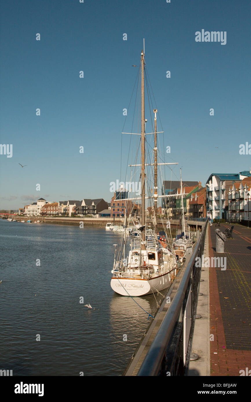 A beautiful yacht moored in Littlehampton harbour Stock Photo - Alamy