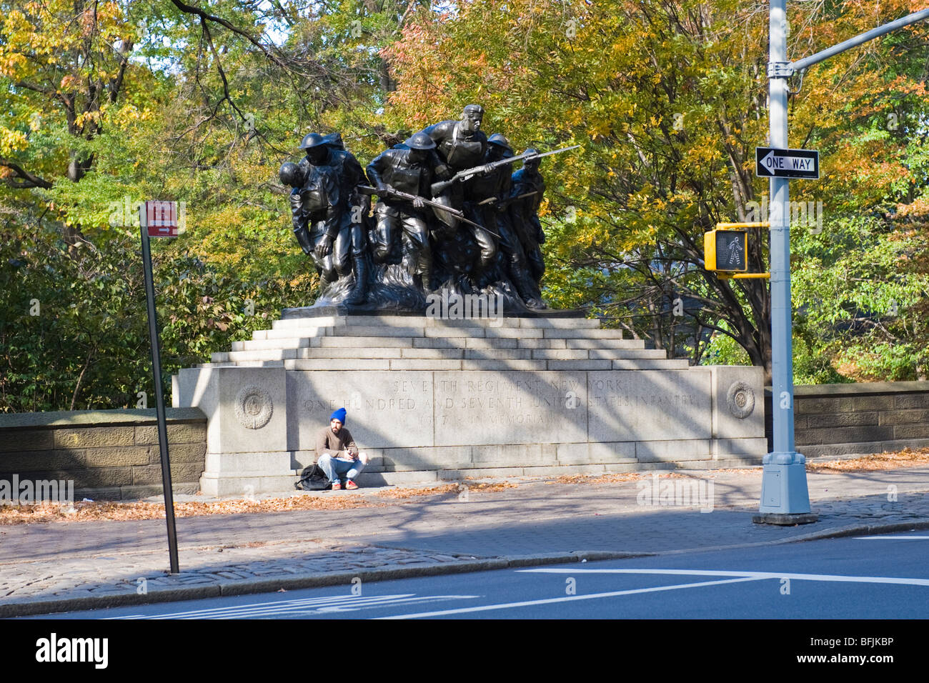 Contemporary ww1 statue hi-res stock photography and images - Alamy