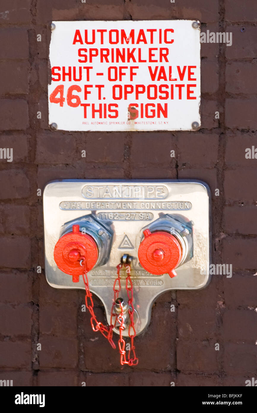 Fire department connection sign pipe valve hi-res stock photography and ...