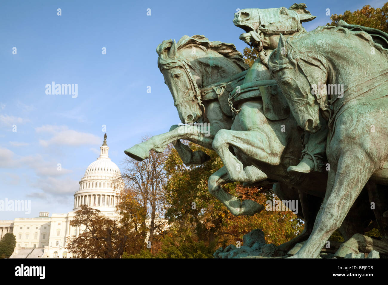 Us capitol building dome statue hi-res stock photography and images - Alamy