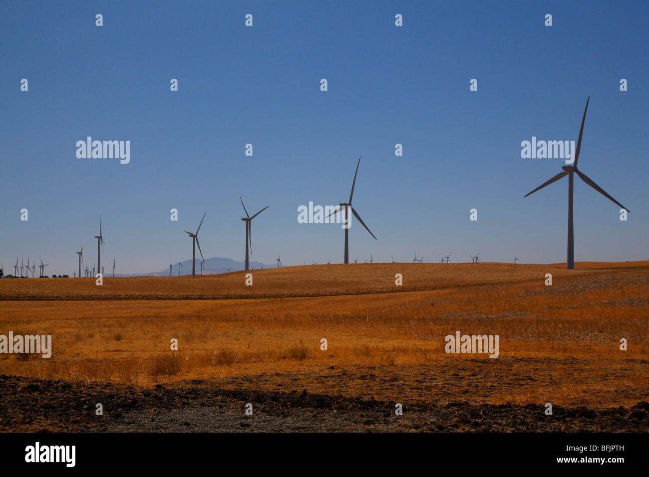 Wind turbine generators in north central California Stock Photo - Alamy