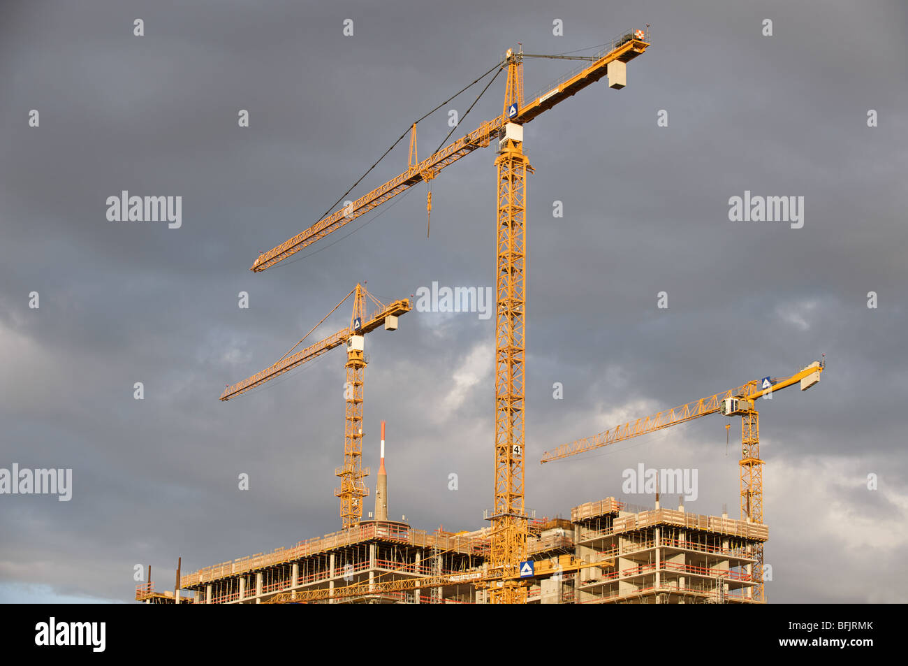 High rise office block hi-res stock photography and images - Alamy