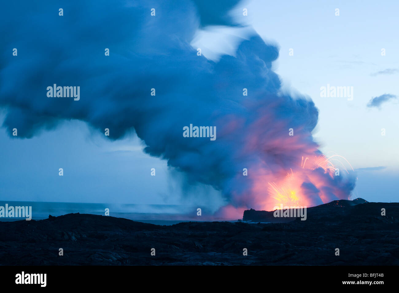 Ring of fire volcano erupting hi-res stock photography and images - Alamy