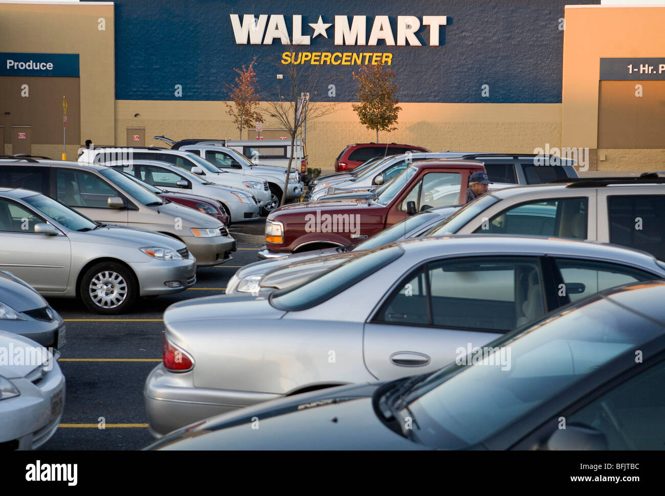A Wal-Mart retail location in suburban Maryland Stock Photo - Alamy