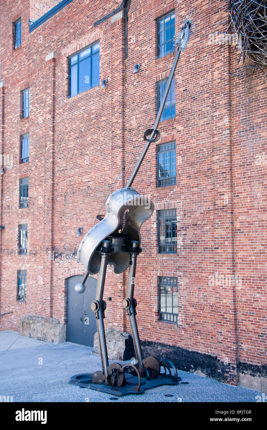 Sculpture in Baltimore - AVAM Bird by Tom Evermore – American Visionary ...