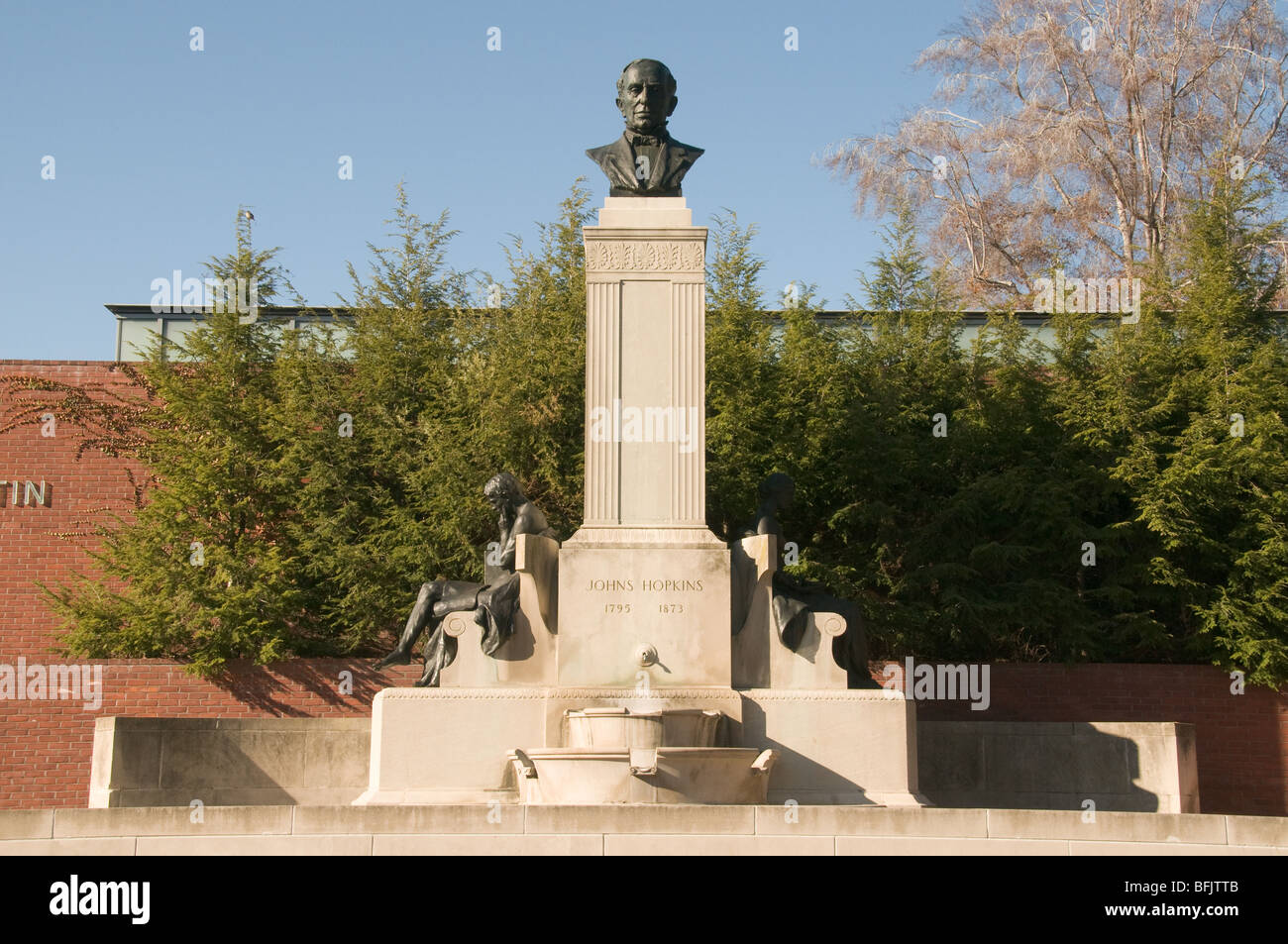 Public street sculpture hi-res stock photography and images - Alamy