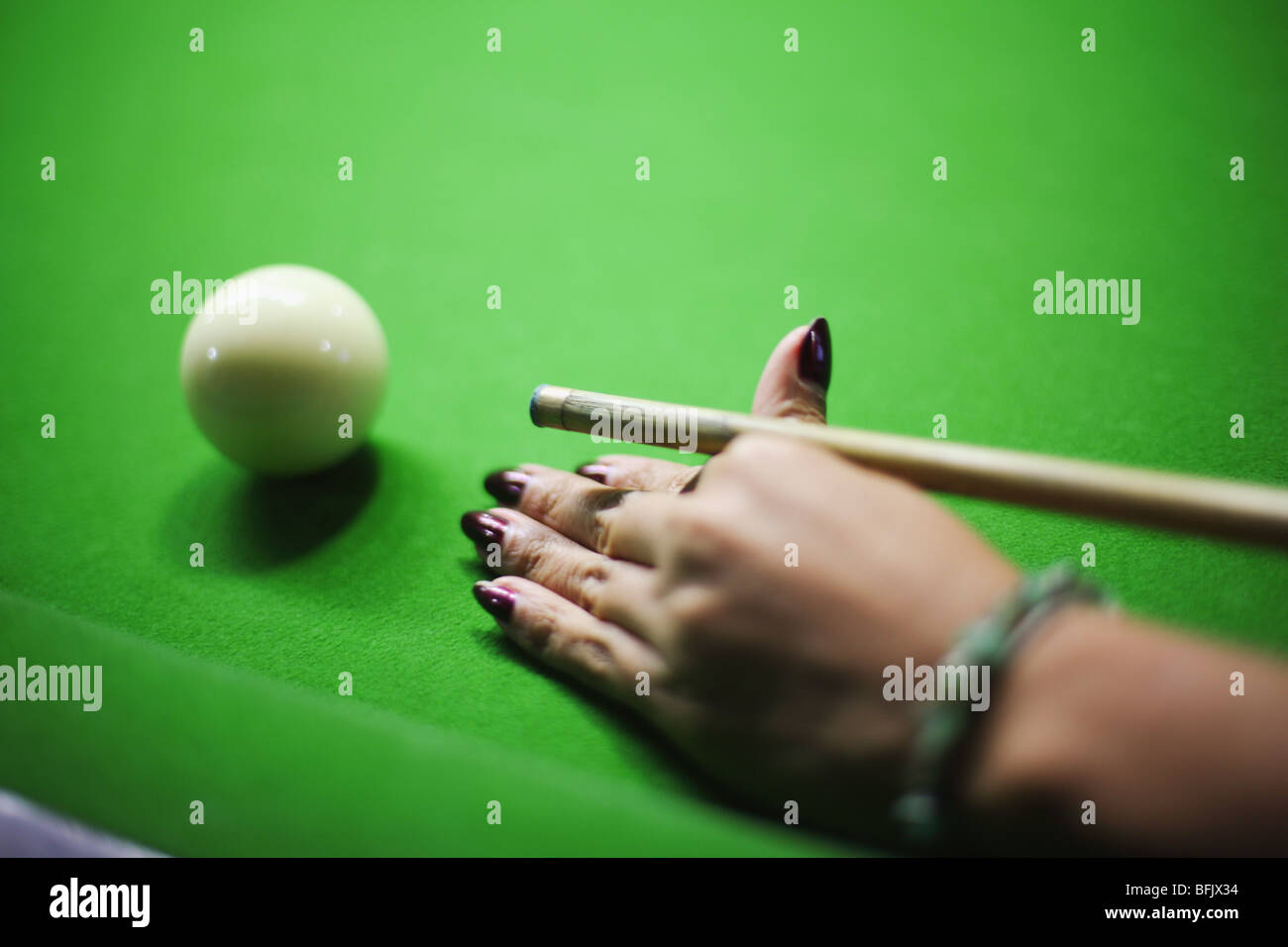 The hand of a woman playing pool Stock Photo - Alamy