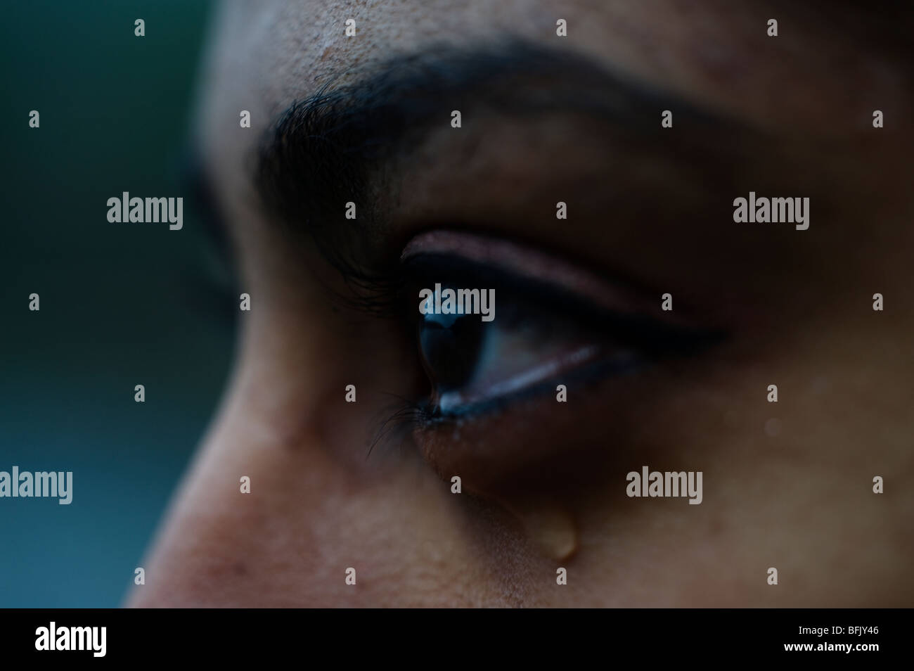 Indian woman profile sad hi-res stock photography and images - Alamy