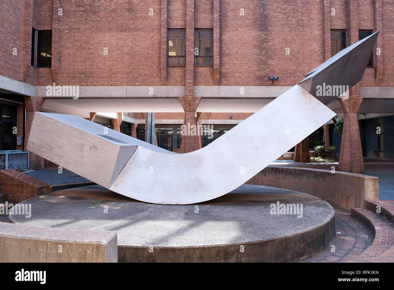 Sculpture in Baltimore Walbrook sculpture Stock Photo - Alamy