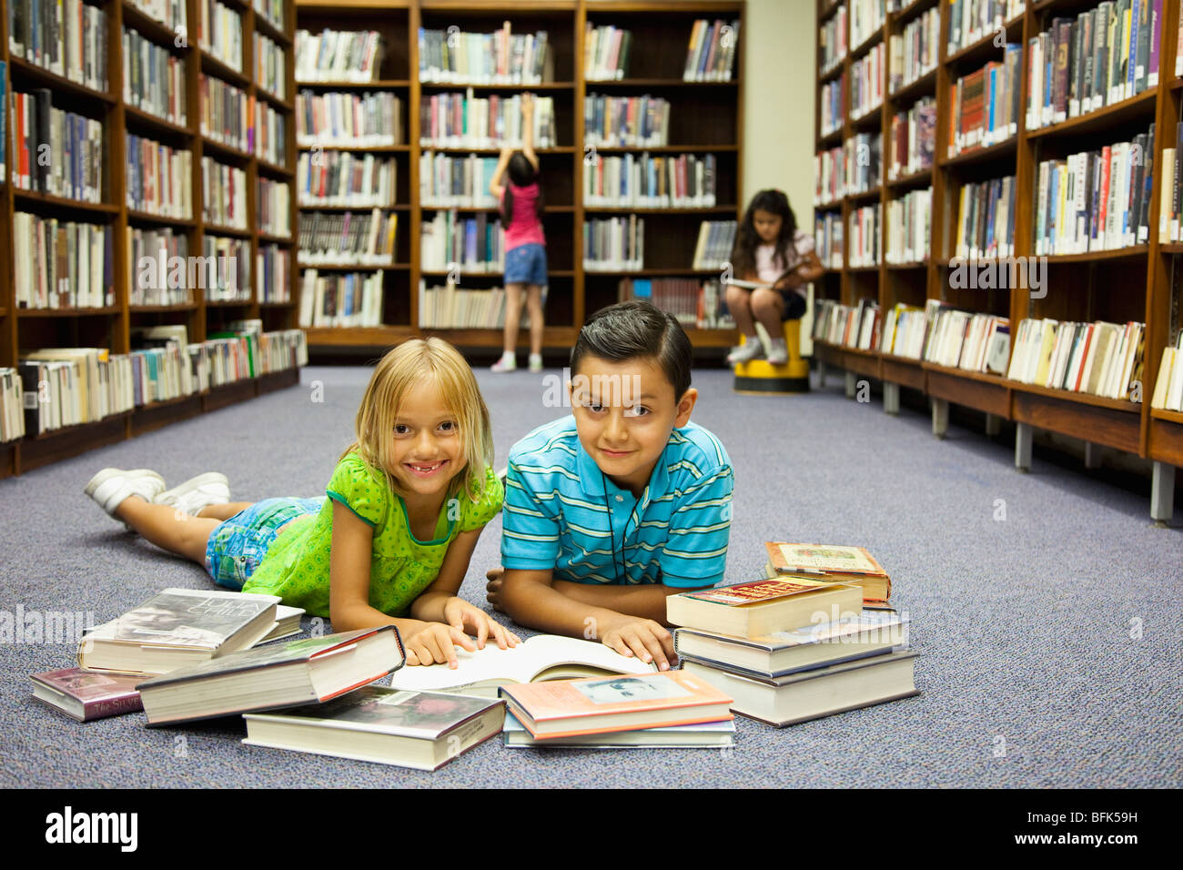 African children studying library hi-res stock photography and images ...